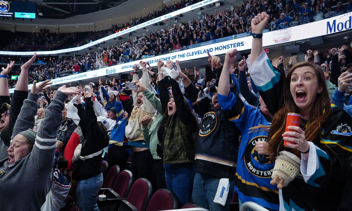 Become a Monsters Hockey Club Member!